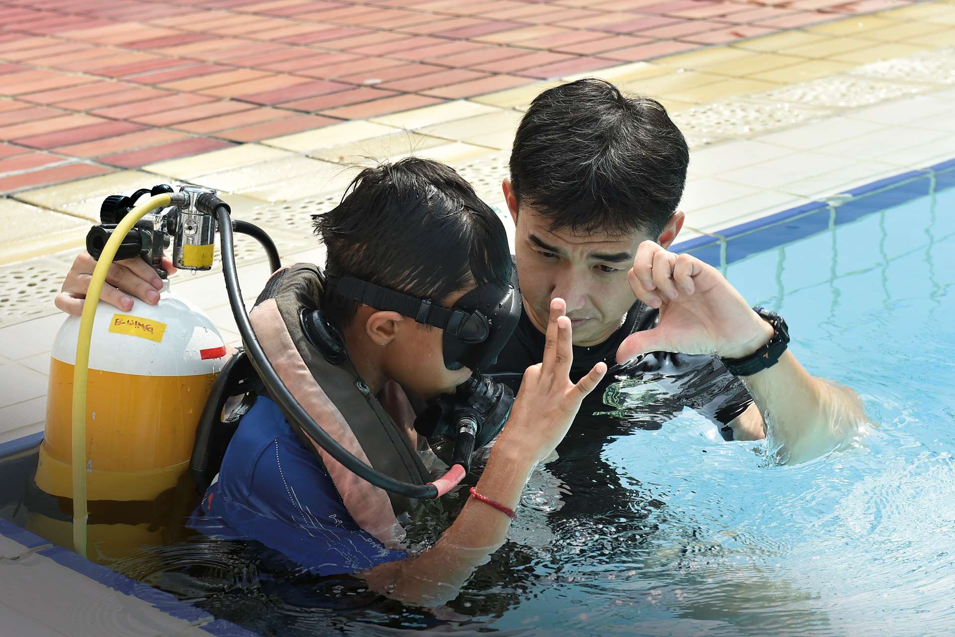 DIVING WITH FROGMEN!