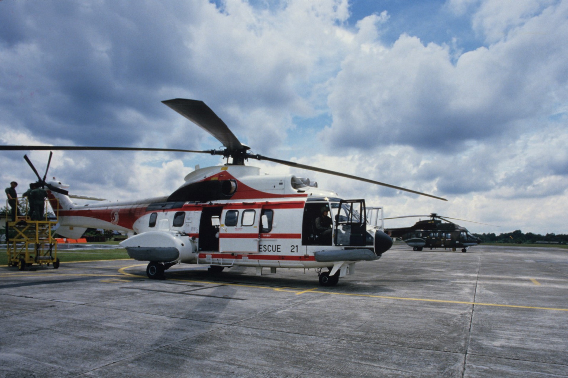 HELIKOPTER SUPER PUMA RSAF MENANDAKAN 35 TAHUN IA BERADA DALAM PERKHIDMATAN